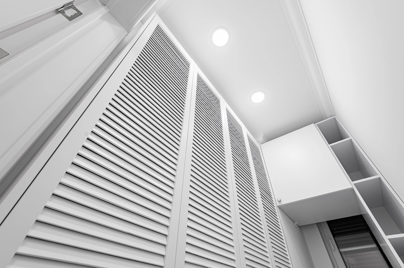Do Walk-In Closets Need Vents? Expert Tips For Fresh Storage